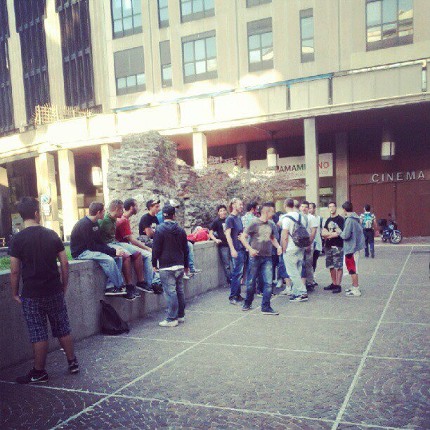 Il Muretto, luogo culto dell'HipHop a San Babila (Milano) - RapBull